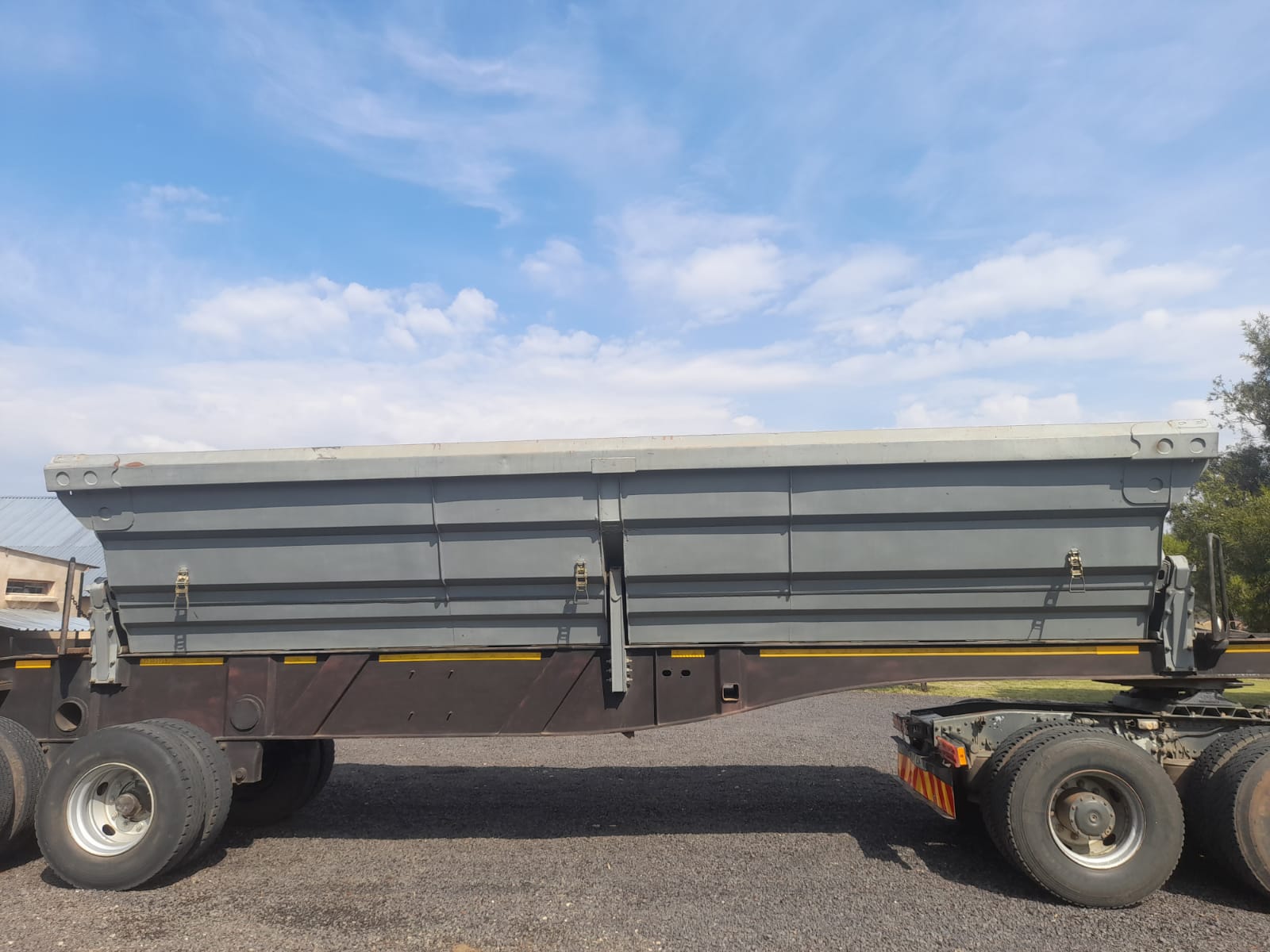 3 Axle Side tippers - OB Logistics