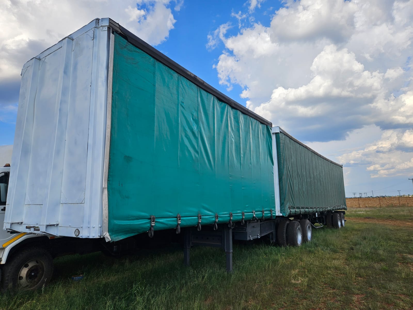 Tautliner links - OB Logistics